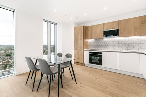 2 bed flat to rent in Clarendon Road, Clarendon Road, Watford ...