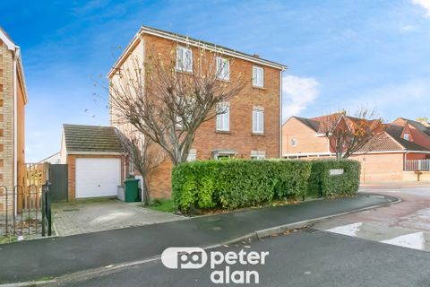 Heol Y Dryw, Rhoose, Barry CF62, 5 bed detached house for sale, £ ...