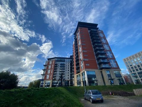 2 bed flat to rent in Riverside Way, Leeds LS1, £895 pcm - Zoopla