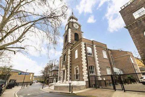 2 bed flat to rent in Scandrett Street, London E1W, £2,600 pcm - Zoopla