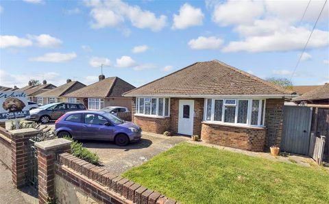 Hunters Forstal Road, Herne Bay, Kent CT6, 3 bed detached bungalow for ...