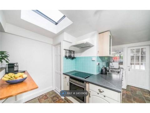 2 bed terraced house to rent in Brunswick Street, Reading RG1, £1,650 pcm - Zoopla