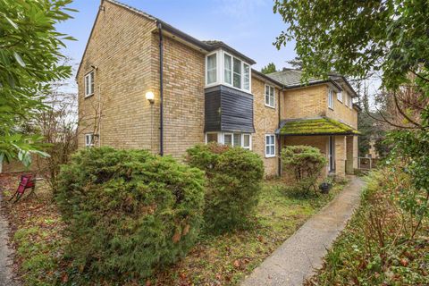 Walnut Tree House, Brambleside HP11, 2 bed flat for sale, £250,000 - Zoopla