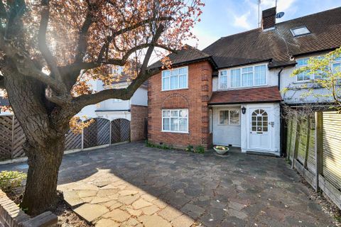 4 bed semi-detached house for sale in Hendon Lane, Finchley N3, £ ...