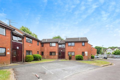 1 bed flat for sale in Westcott Place, Swindon SN1, £80,000 - Zoopla