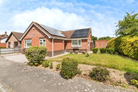 Green Fleet Drive, Oulton, Lowestoft NR32, 3 bed detached bungalow to ...