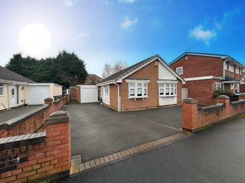 2 bed detached house for sale in Saxon Way, Shevington Park L33, £ ...