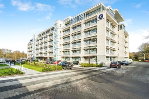 Edinburgh Gate, Harlow CM20, 1 bed flat for sale, £220,000 - Zoopla