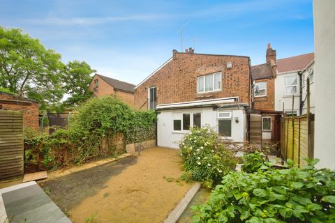 Long Lane, London N2, 5 bed terraced house for sale, £650,000 - Zoopla