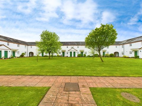 2 bed maisonette for sale in Oak Tree Way, Horsham RH13, £280,000 - Zoopla