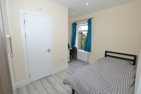 Bulstrode Road, Hounslow TW3, Room to rent, £800 pcm - Zoopla