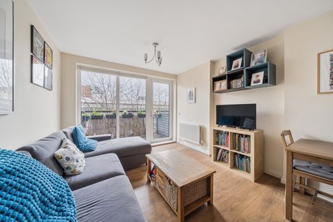 Tarves Way, Greenwich SE10, 2 bed flat for sale, £375,000 - Zoopla