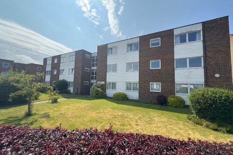Stevanne Court, 26 Lessness Park, Belvedere, Kent DA17, 2 bed flat to ...