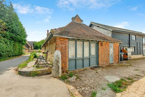 Pendell Road, Bletchingley, Redhill RH1, 2 bed semi-detached house for ...