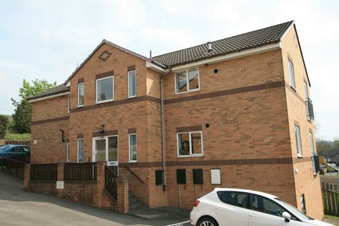 2 bed flat to rent in Snape Hill Crescent, Dronfield S18, £725 pcm - Zoopla