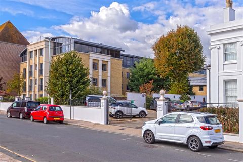 Union Place, Worthing BN11, 2 bed flat for sale, £150,000 - Zoopla