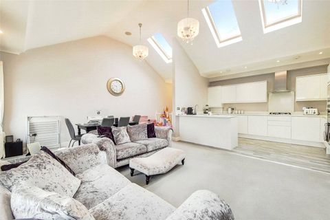 2 bed flat to rent in Viscount Mews, Chislehurst BR7, £1,950 pcm - Zoopla