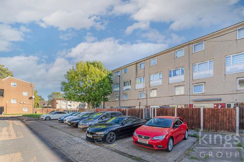 Hadrians Ride, Enfield EN1, 3 bed maisonette for sale, £305,000 - Zoopla