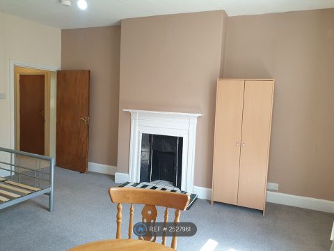 Market Square, Rugeley WS15, Studio to rent, £550 pcm - Zoopla