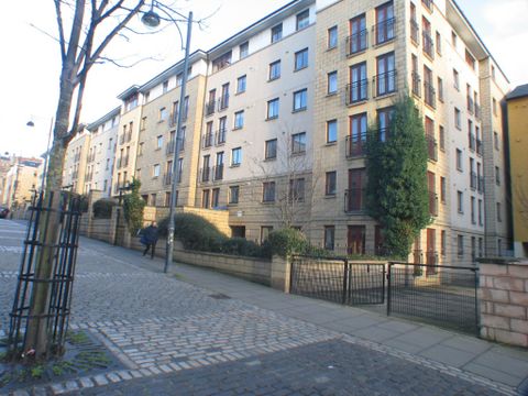 High Riggs, Edinburgh EH3, 3 bed flat to rent, £2,400 pcm - Zoopla