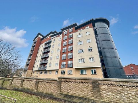 2 bed flat to rent in Aspects Court, Slough SL1, £1,500 pcm - Zoopla