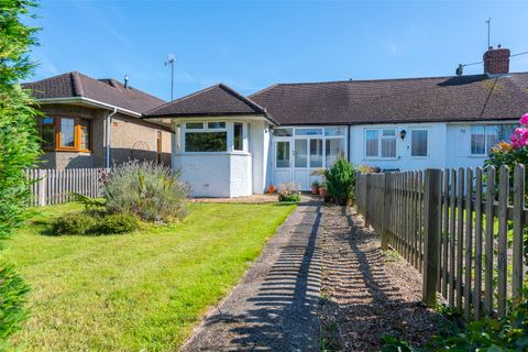 3 bed bungalow for sale in Oxenden Road, Tongham, Farnham, Surrey GU10 ...