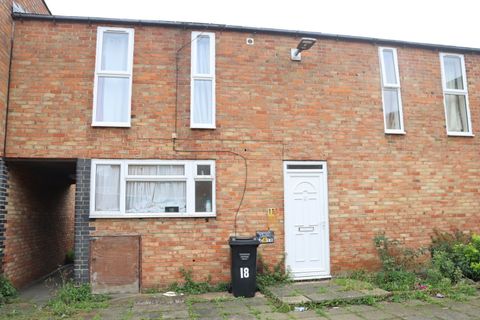 Armada Close, Laindon, Basildon, Essex SS15, 4 bed terraced house for ...