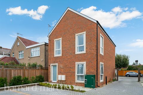 Cromwell Road, Feltham TW13, 3 bed flat for sale, £400,000 - Zoopla