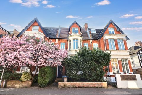 Studio to rent in King Charles Road, Surbiton KT5, £1,300 pcm - Zoopla