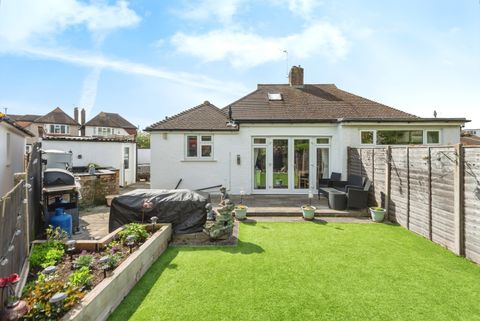 3 bed bungalow for sale in Burford Road, Worcester Park KT4, £675,000 - Zoopla