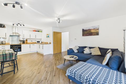 Fleming House, St. George's Grove, Tooting SW17, 2 bed flat to rent, £ ...