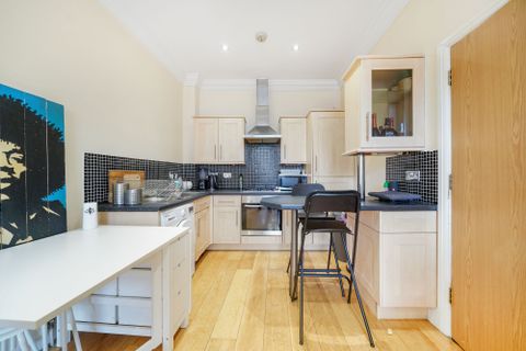 Haydons Road, London SW19, 2 bed flat to rent, £2,002 pcm - Zoopla