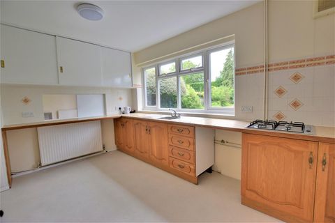 4 bed detached house to rent in Cassiobury Drive, Watford ...