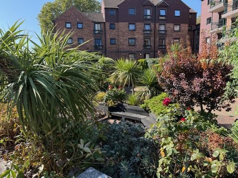 Luralda Wharf, London, 3By, London E14, 2 bed flat to rent, £2,250 pcm ...