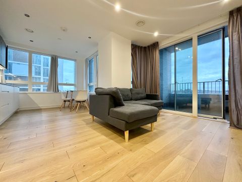 Grant Road, London SW11, 2 bed flat to rent, £2,665 pcm - Zoopla