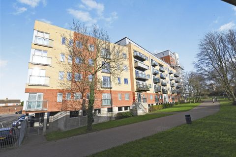 Station Lane, Basildon, Essex SS13, 1 bed flat for sale, £43,750 - Zoopla