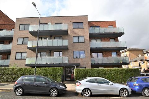 Church Road, Harlesden NW10, 1 bed flat to rent, £1,400 pcm - Zoopla