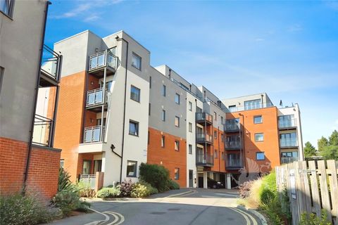 Walnut Tree Close, Guildford, Surrey GU1, 1 bed flat to rent, £1,600 ...