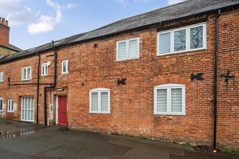West Street, Farnham, Surrey GU9, 1 bed flat for sale, £350,000 - Zoopla