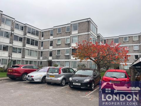 1 bed flat to rent in Queens Ride, Barnes, London SW13, £1,750 pcm - Zoopla