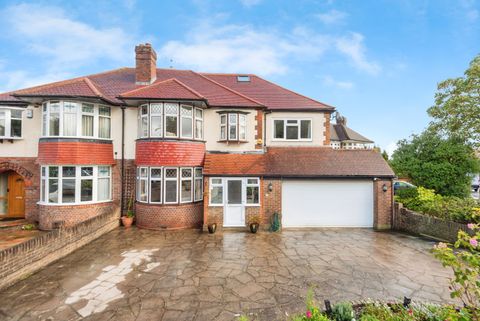 Lady Hay, Worcester Park KT4, 5 bed detached house for sale, £1,000,000 ...