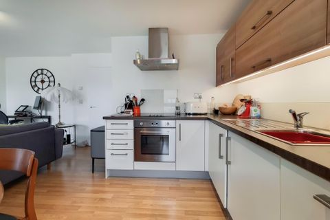 1 bed flat to rent in Heath Place, London E3, £1,900 pcm - Zoopla