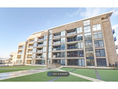 2 bed flat to rent in Pullman Square, Grays RM17, £1,500 pcm - Zoopla