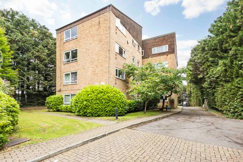 Sunningfields Road, London NW4, 2 bed flat to rent, £1,950 pcm - Zoopla