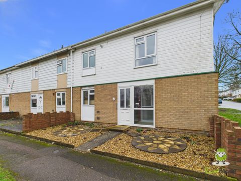 Fountains Close, Basingstoke, Hampshire RG24, 3 bed end terrace house ...