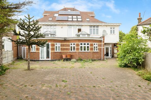 Stratton Drive, Barking IG11, 6 bed detached house for sale, £1,400,000 ...