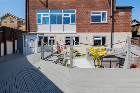 2 bed flat for sale in Peartree Avenue, Southampton SO19, £190,000 - Zoopla