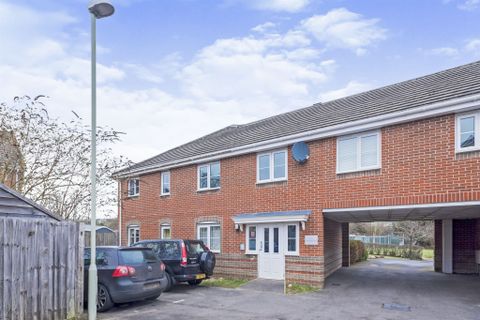 Hungerford Close, Basingstoke RG22, 2 bed flat for sale, £200,000 - Zoopla