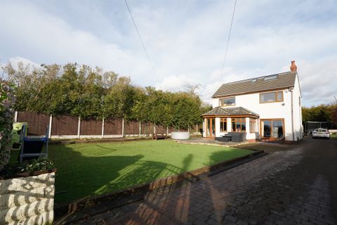 4 bed detached house for sale in Barrowby Lane, Garforth, Leeds LS25, £ ...