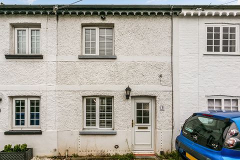 2 bed terraced house for sale in Clewer Hill Road, Windsor SL4, £350,000 - Zoopla